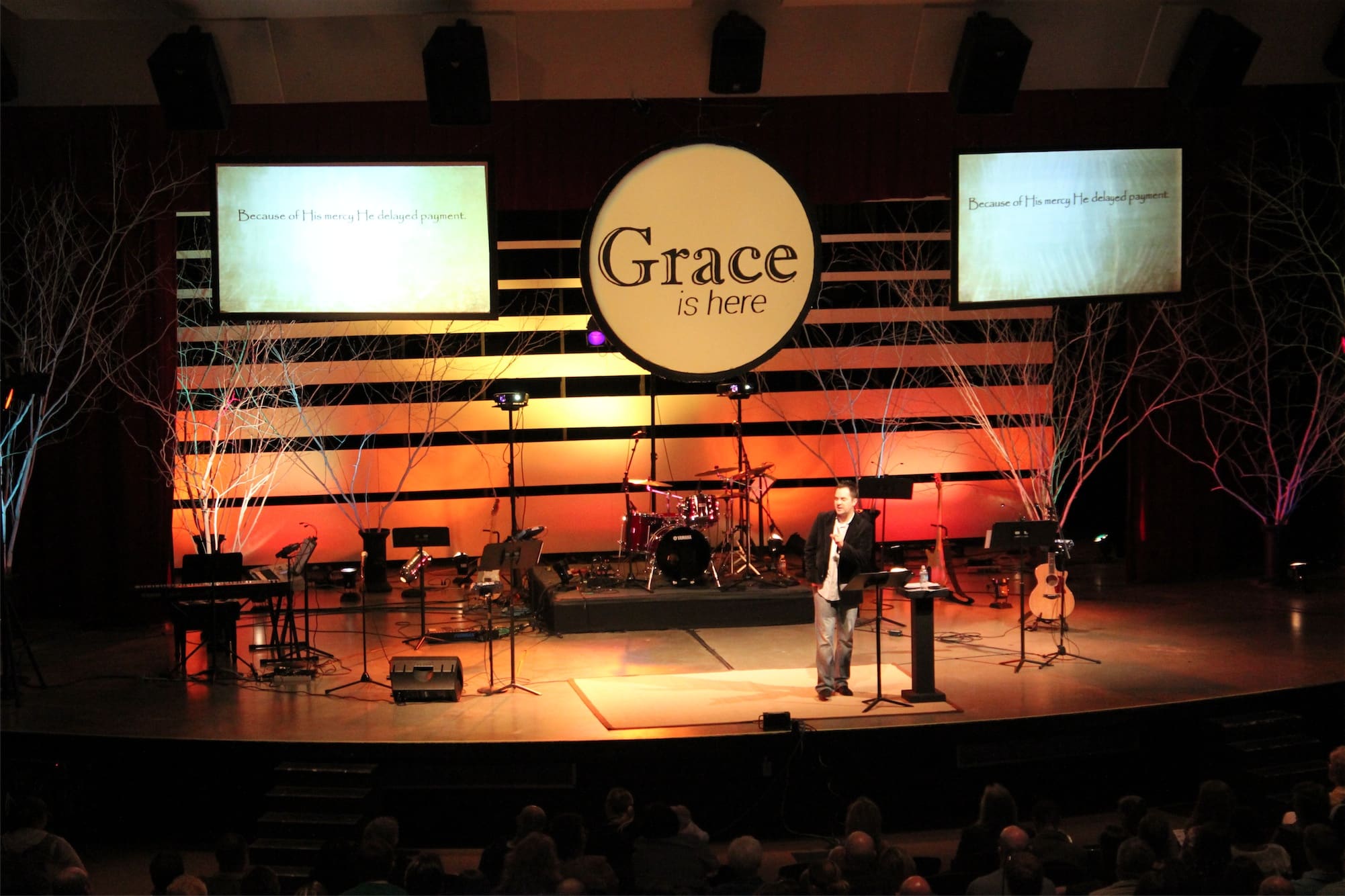 Throwback: Receding Lines - Church Stage Design Ideas - Scenic sets and ...
