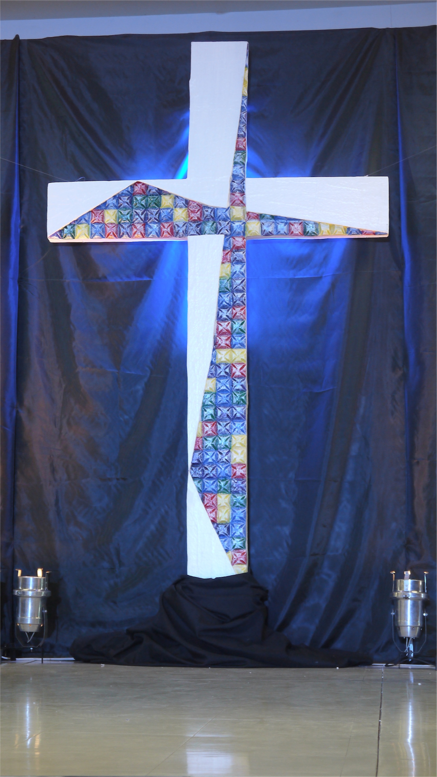 Strings and Squares - Church Stage Design Ideas - Scenic sets and stage ...