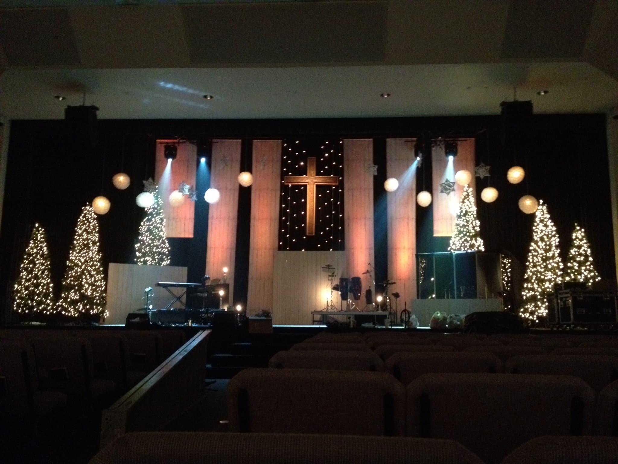 Wooden Banner Drops - Church Stage Design Ideas - Scenic sets and stage ...