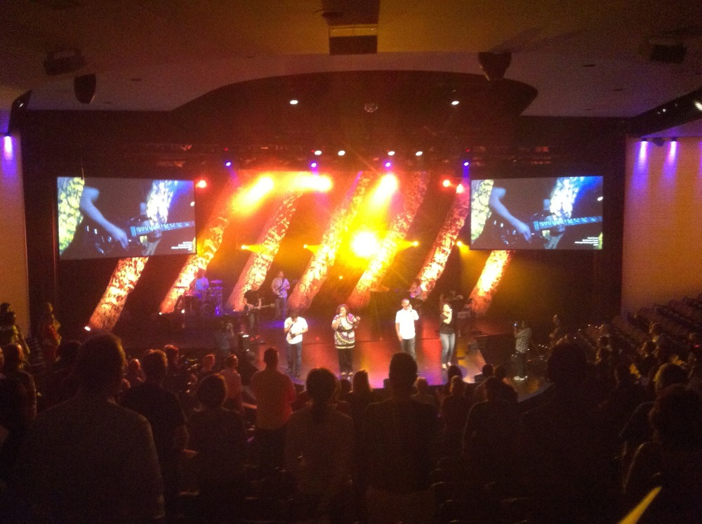 Diagonal Screening - Church Stage Design Ideas - Scenic sets and stage ...