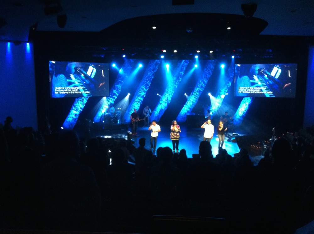 Diagonal Screening - Church Stage Design Ideas - Scenic sets and stage ...