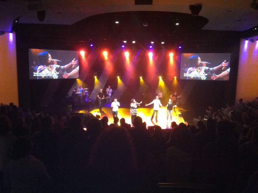 Diagonal Screening - Church Stage Design Ideas - Scenic sets and stage ...