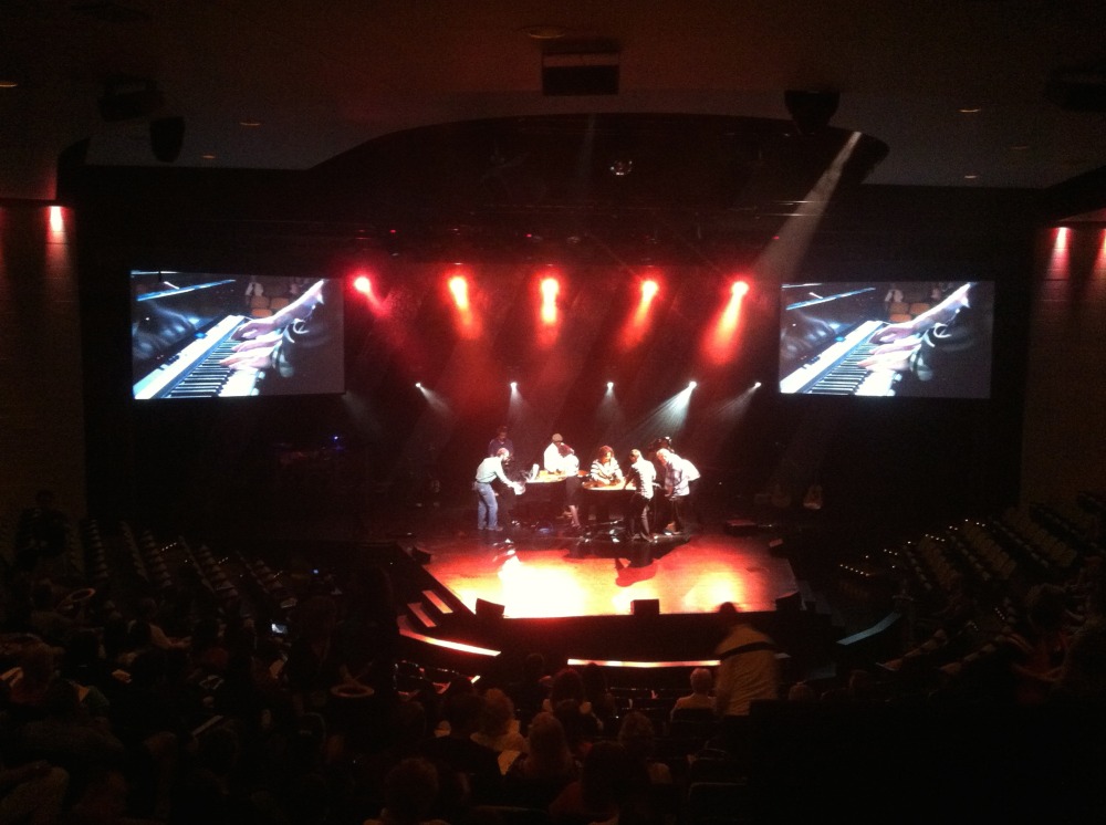 Diagonal Screening - Church Stage Design Ideas - Scenic sets and stage ...