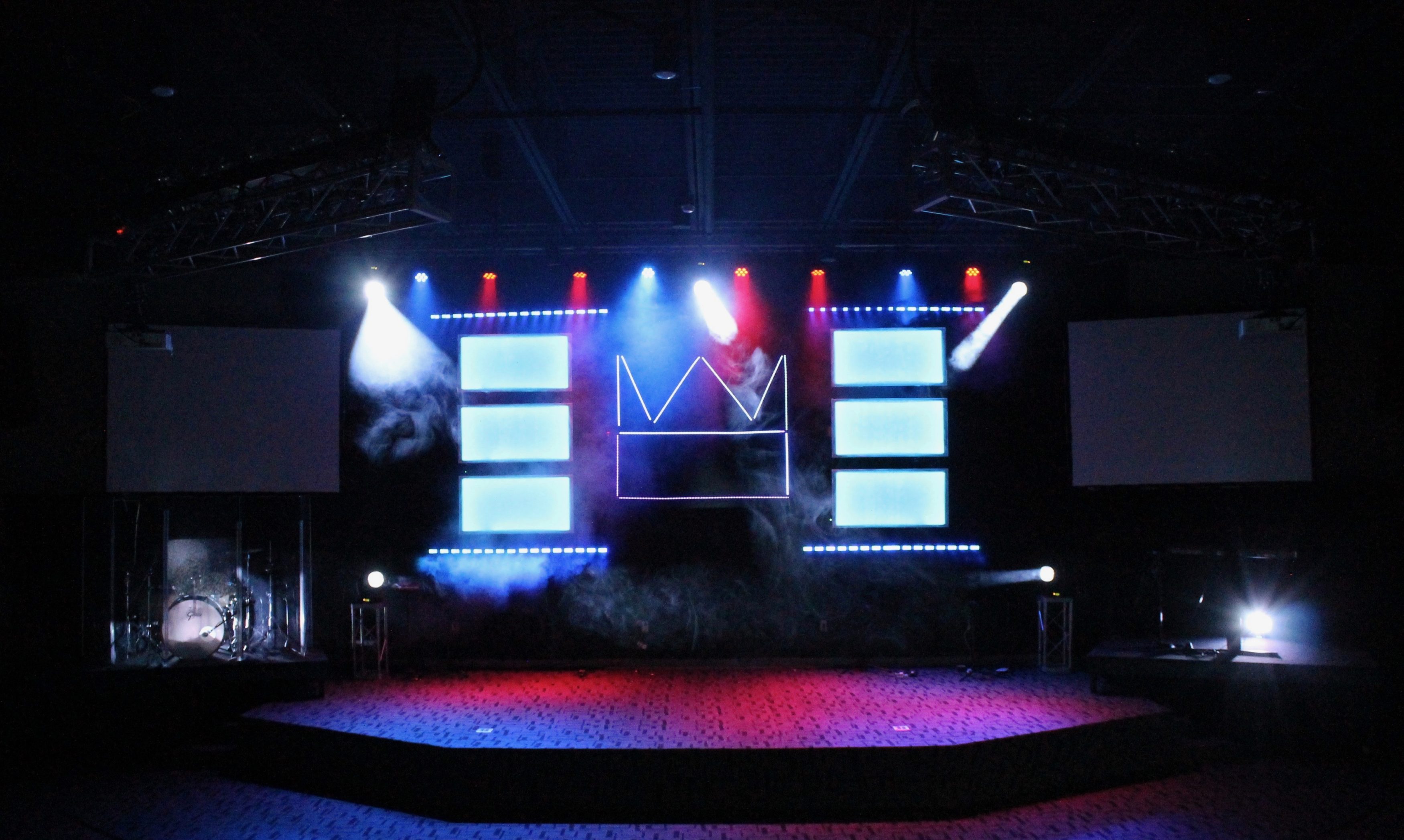 Crowned with LED - Church Stage Design Ideas - Scenic sets and stage ...