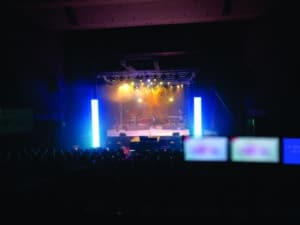Lined Vis - Church Stage Design Ideas - Scenic sets and stage design ...