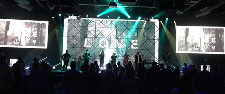 Triangle Projection Screen - Church Stage Design Ideas - Scenic sets ...