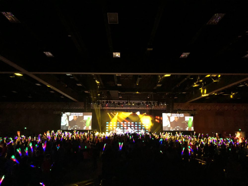 Monitor Wall - Church Stage Design Ideas - Scenic sets and stage design ...