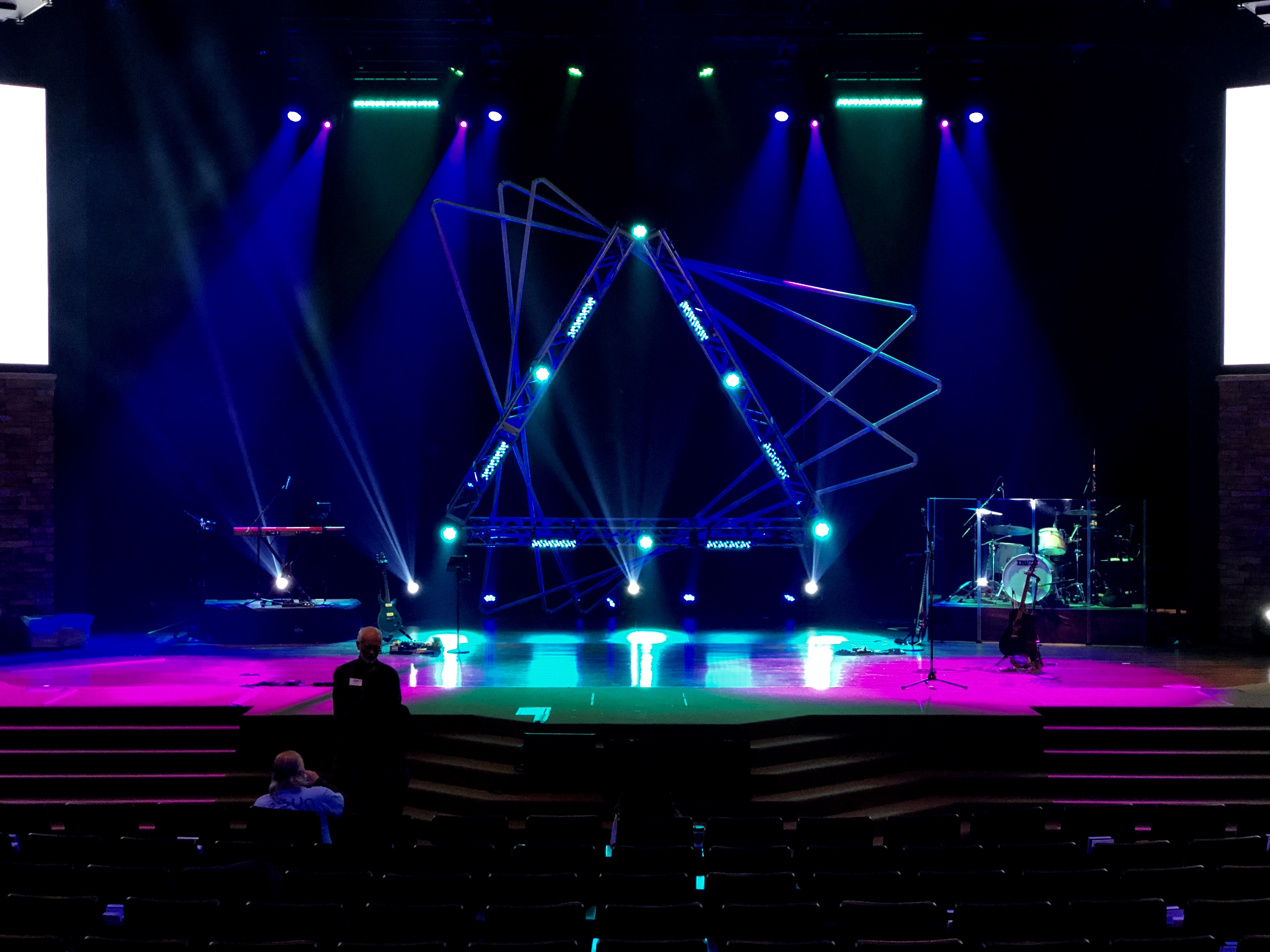 Triangle Artifacts - Church Stage Design Ideas - Scenic sets and stage ...