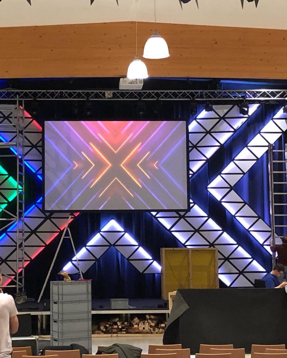 X Triangles - Church Stage Design Ideas - Scenic sets and stage design ...