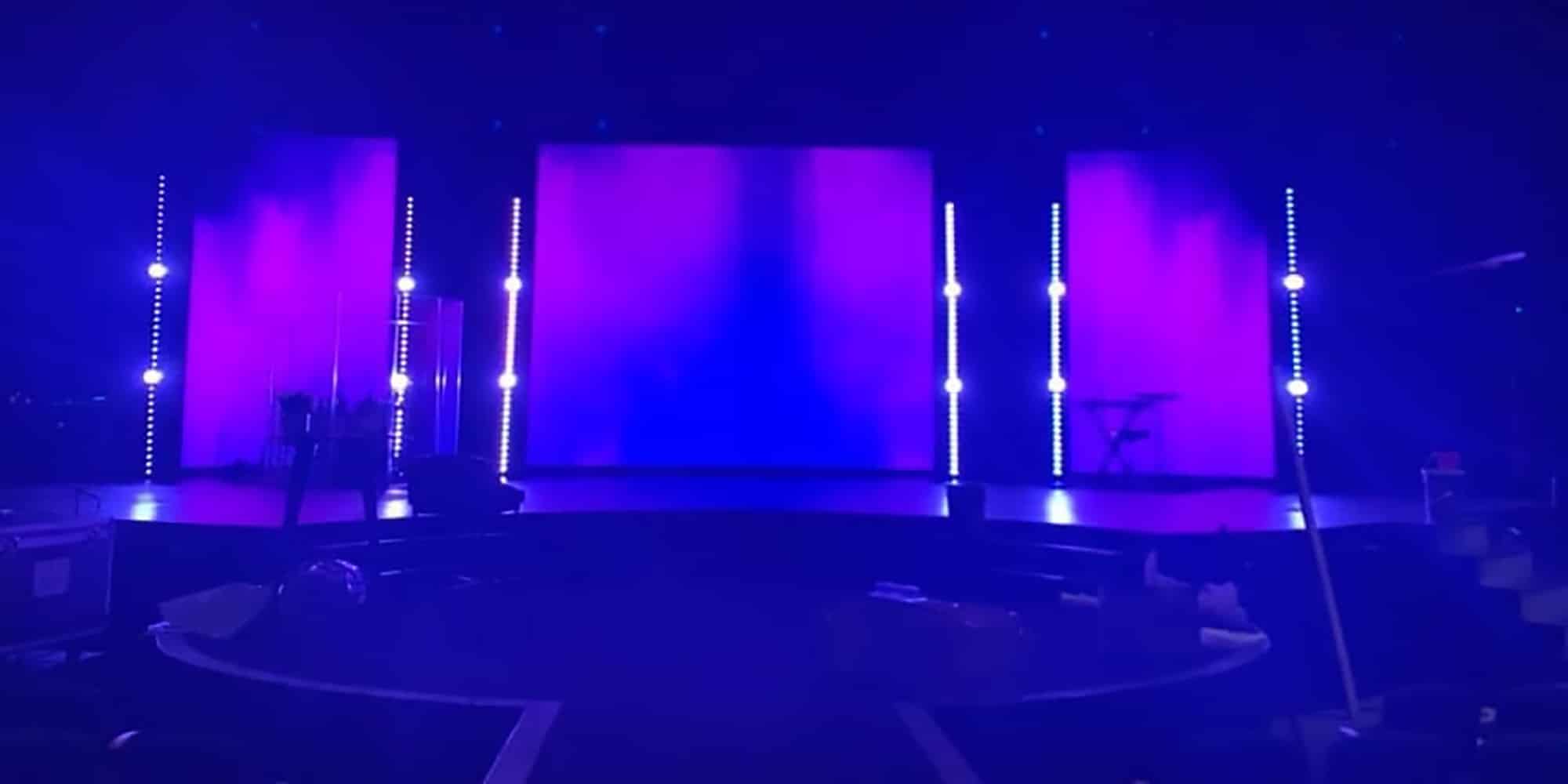 Separated Walls - Church Stage Design Ideas