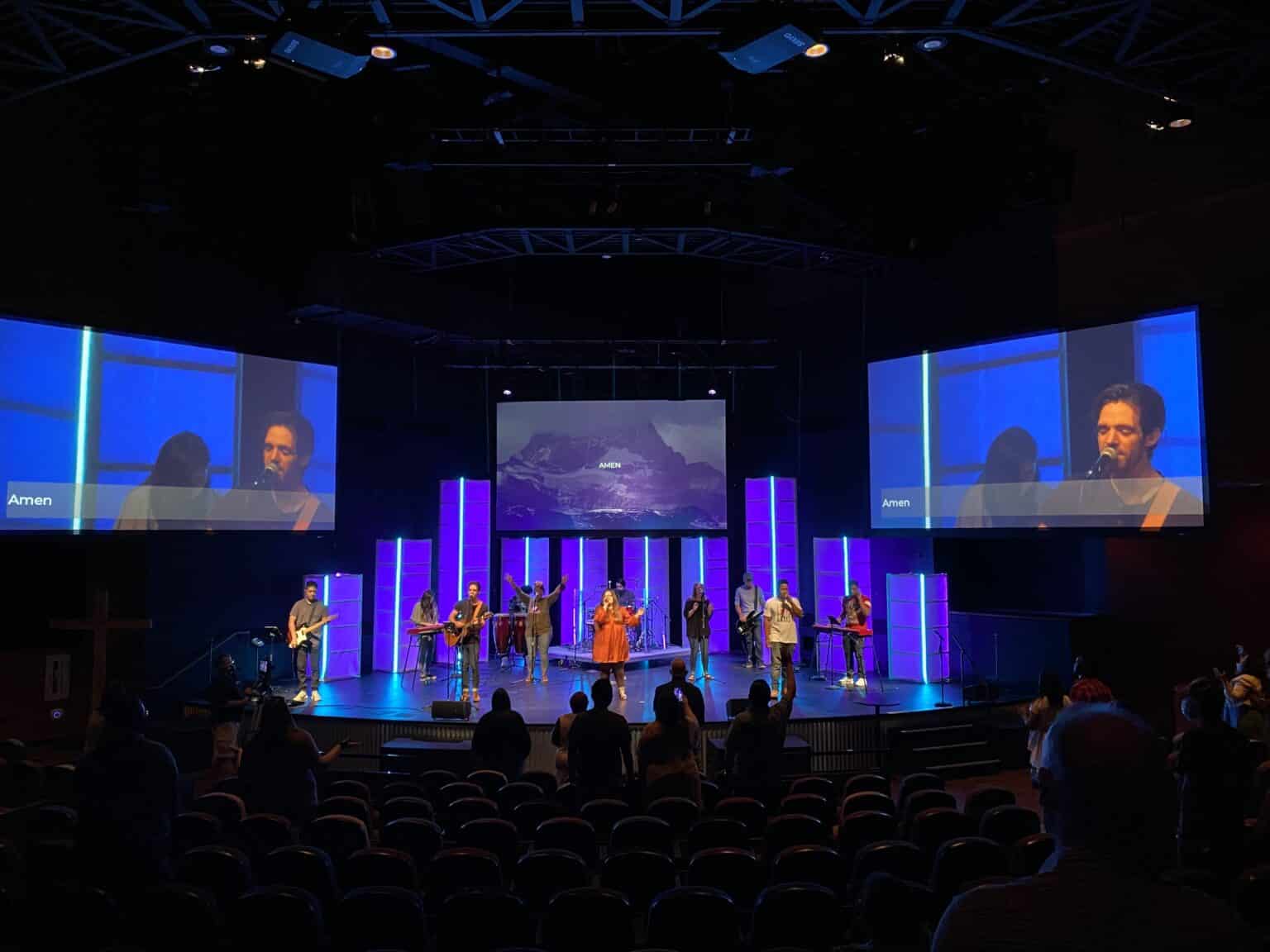 Highlights and Towers - Church Stage Design Ideas - Scenic sets and ...