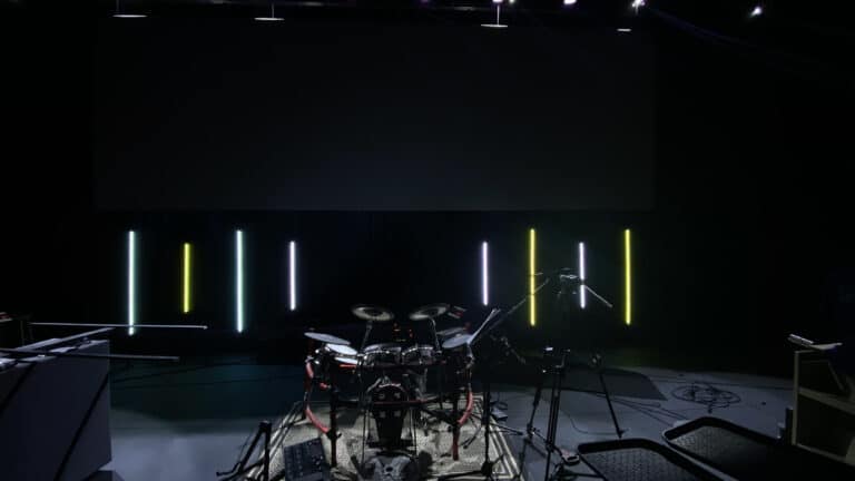 On-Ground and In-Air - Church Stage Design Ideas - Scenic sets and ...