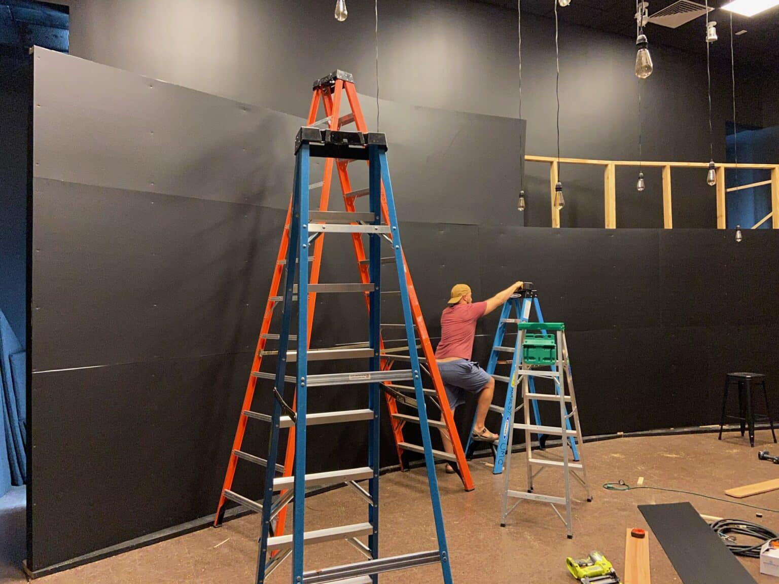 Curved Wall - Church Stage Design Ideas