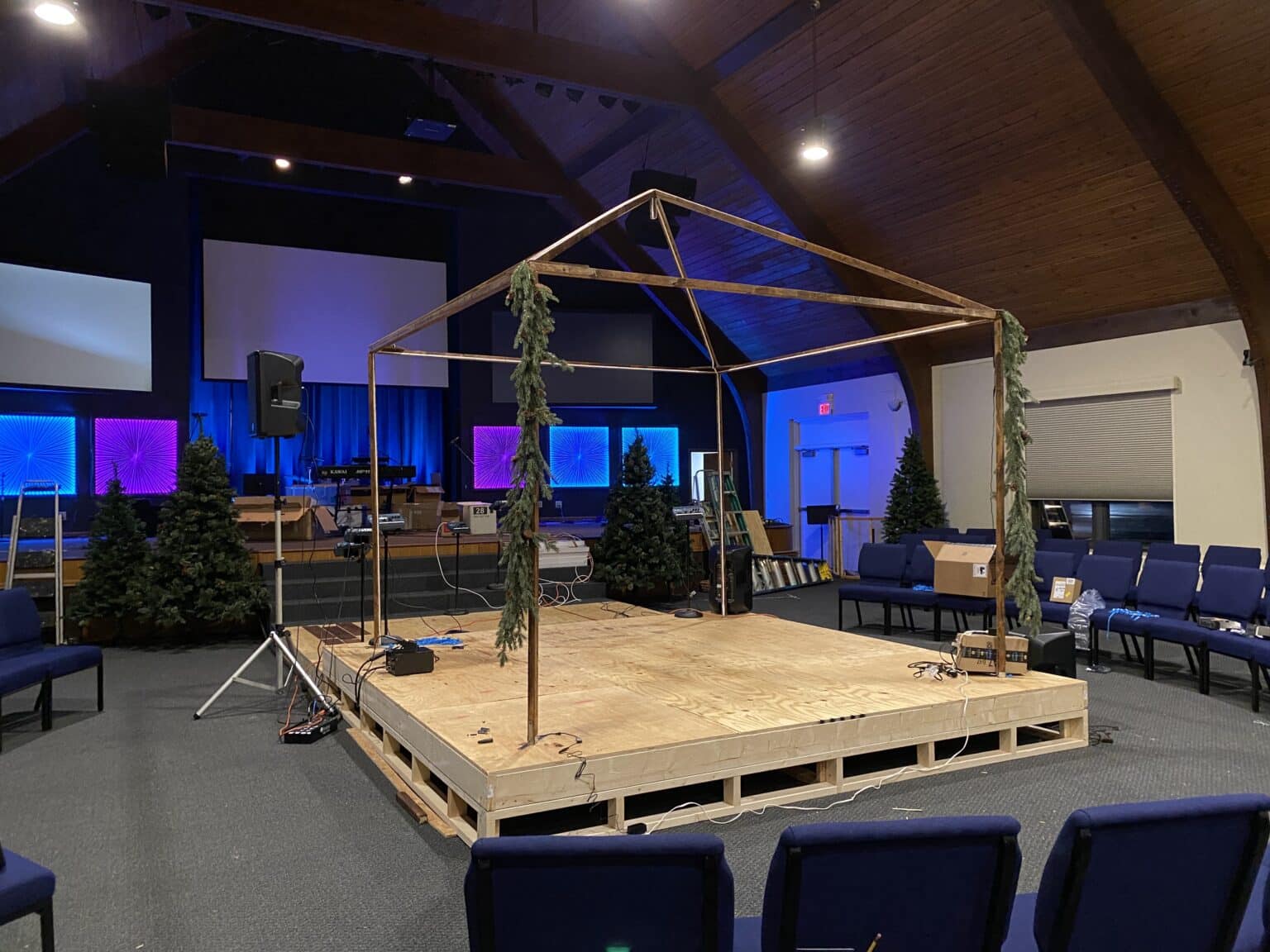 Pavilion in the Round - Church Stage Design Ideas - Scenic sets and ...
