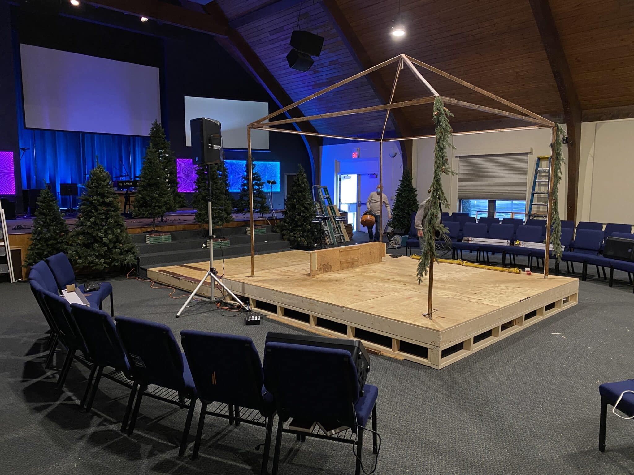 Pavilion in the Round - Church Stage Design Ideas - Scenic sets and ...