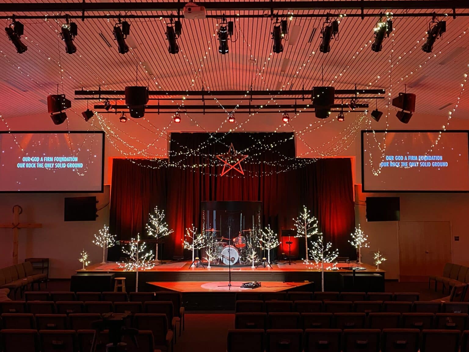 Christmas Net - Church Stage Design Ideas - Scenic sets and stage ...