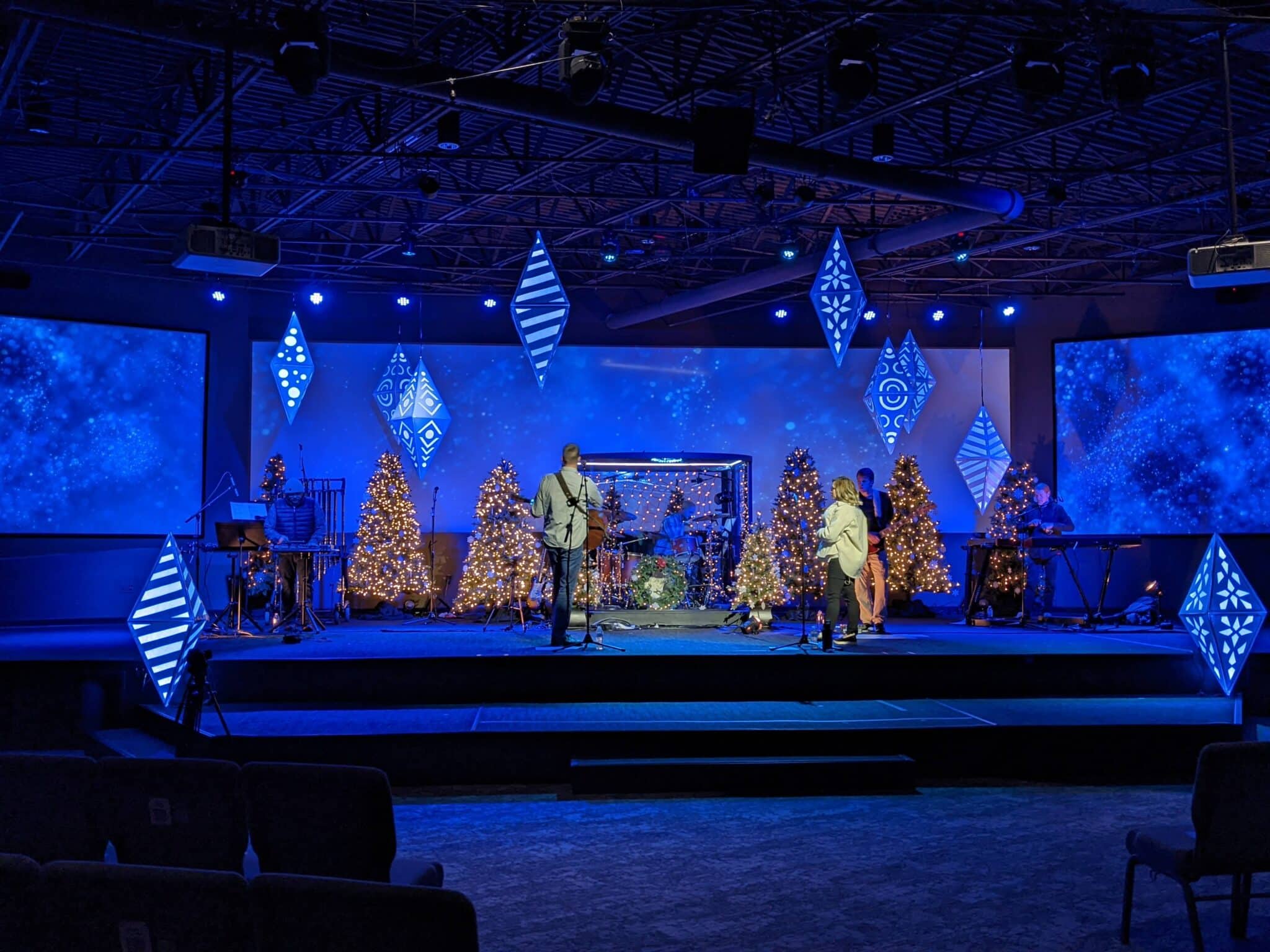 Christmas Patterns - Church Stage Design Ideas - Scenic sets and stage ...