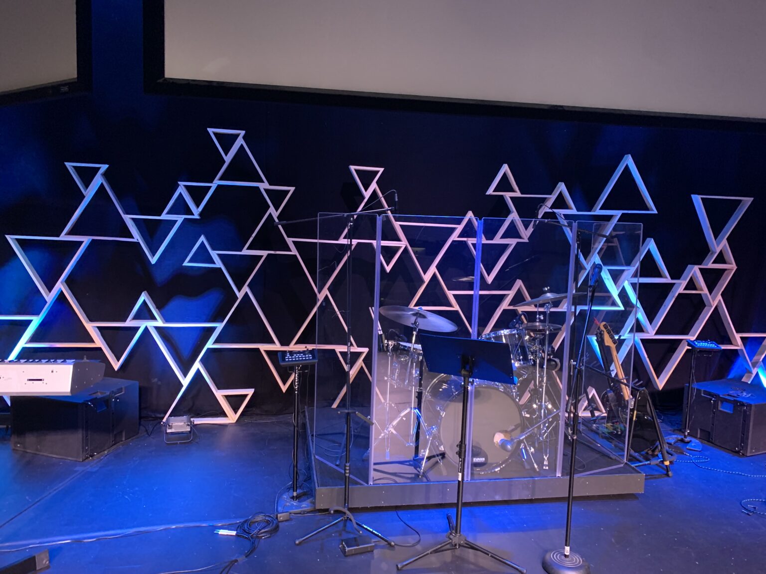 Try Angles - Church Stage Design Ideas - Scenic sets and stage design ...