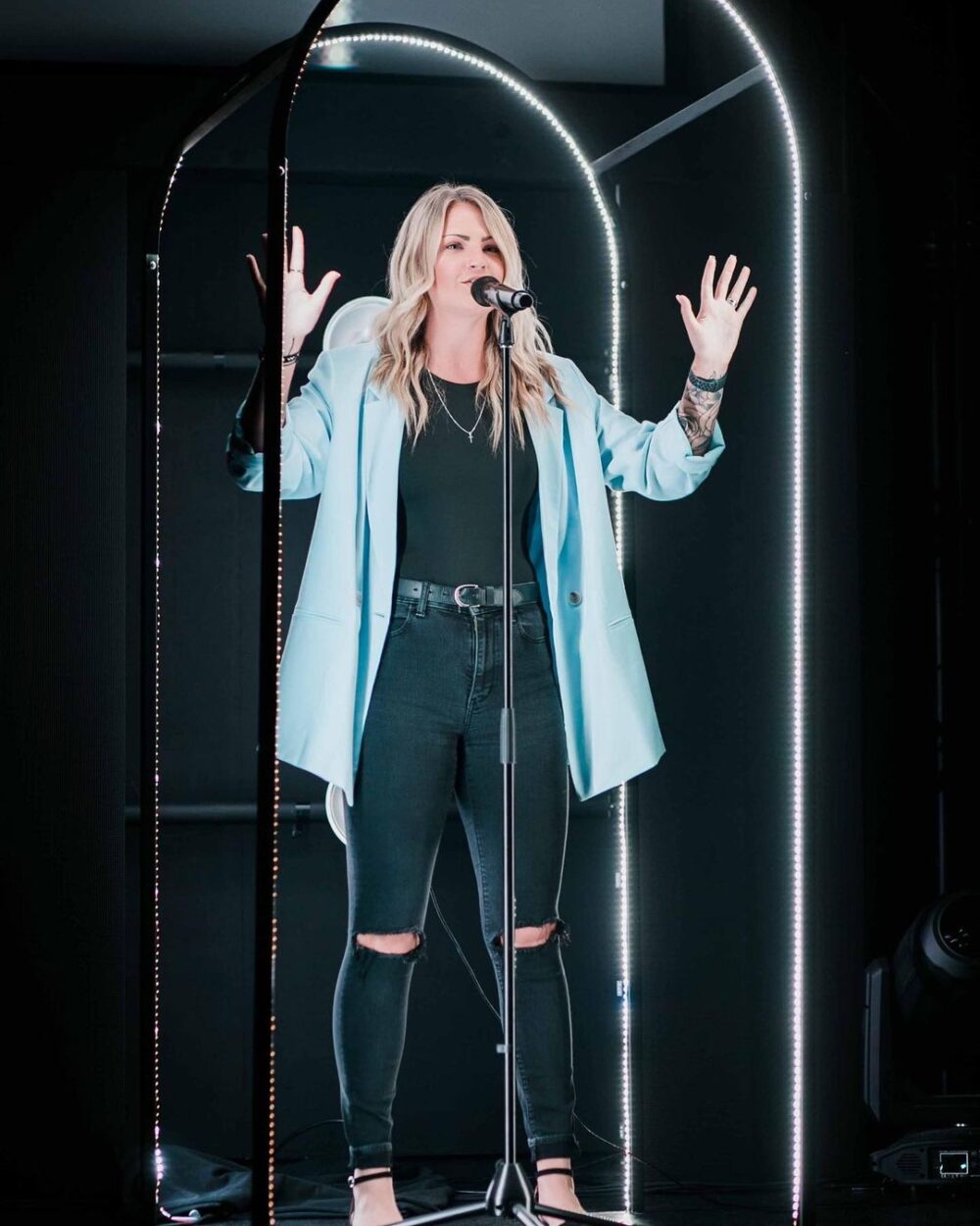 LED Arch - Church Stage Design Ideas - Scenic sets and stage design ...