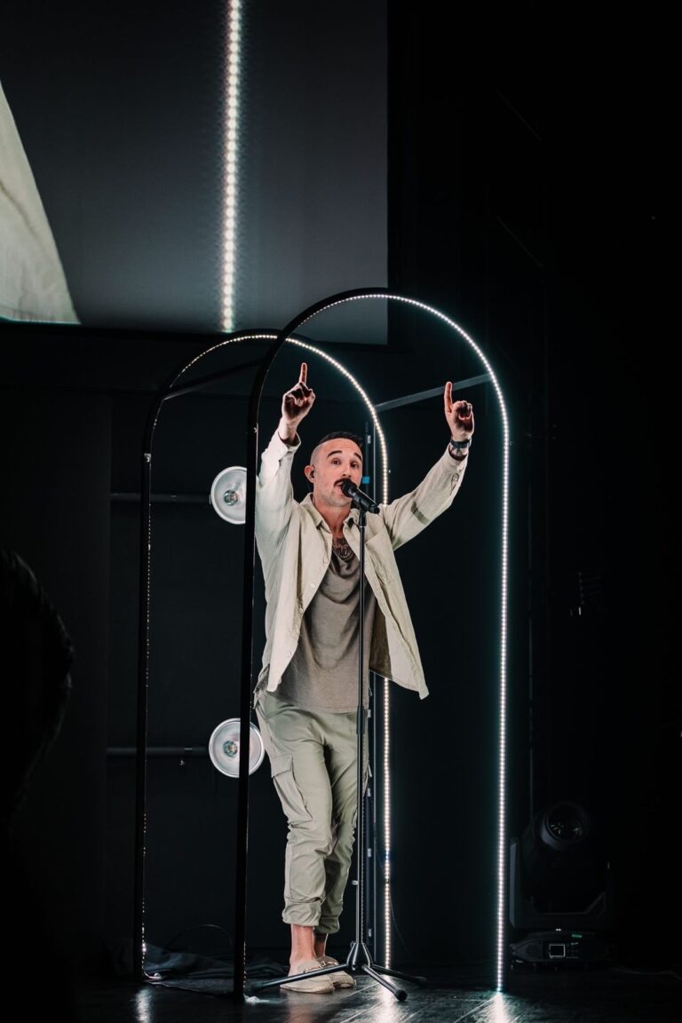 LED Arch - Church Stage Design Ideas - Scenic sets and stage design ...