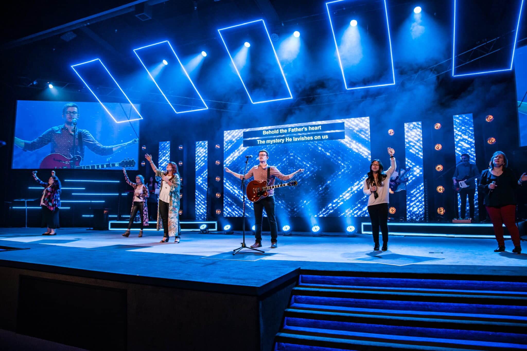 Flex Around the Screen - Church Stage Design Ideas